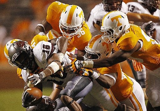Torn ACL ends Vols linebacker Curt Maggitt's season | Chattanooga Times ...