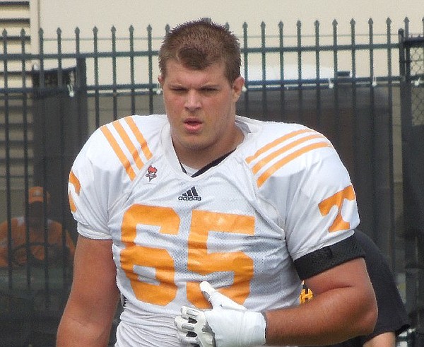 Vols lose left tackle Jacob Gilliam for season | Chattanooga Times Free ...