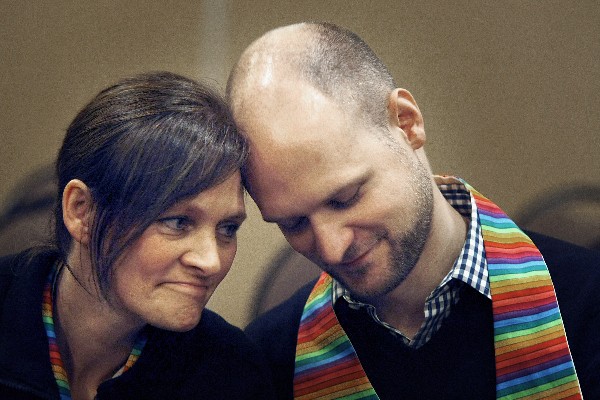 Methodist Pastor Who Performed Gay Marriage Keeps Ordination
