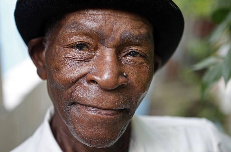 Mento performer Joseph 'Powda' Bennett dies at 76 | Chattanooga Times ...