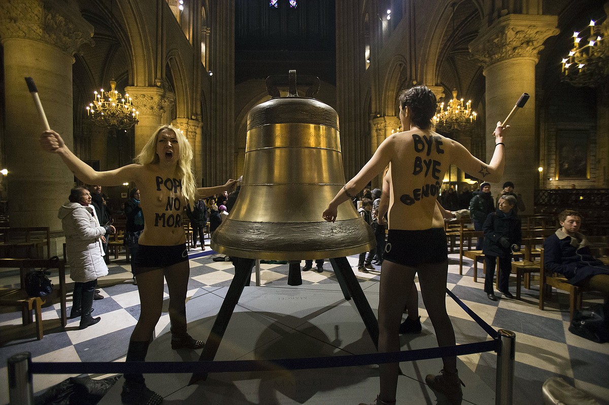 9 Topless Activists Cleared In Notre Dame Protest Chattanooga Times