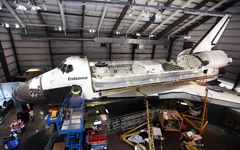 Retired shuttle Endeavour exhibit closer to launch | Chattanooga Times ...