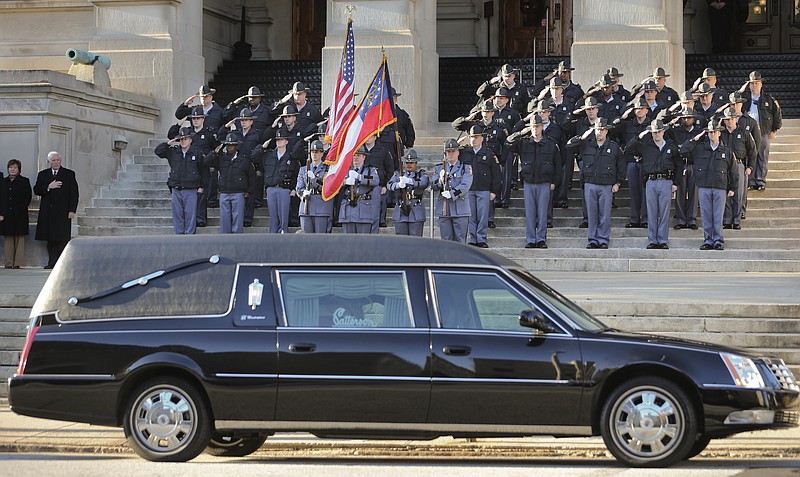 Procession carrying Sanders' body stops at Capitol | Chattanooga Times ...