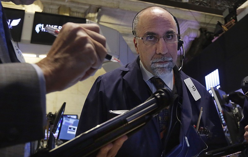 Dismal report on US retail spending hits the stock market | Chattanooga ...