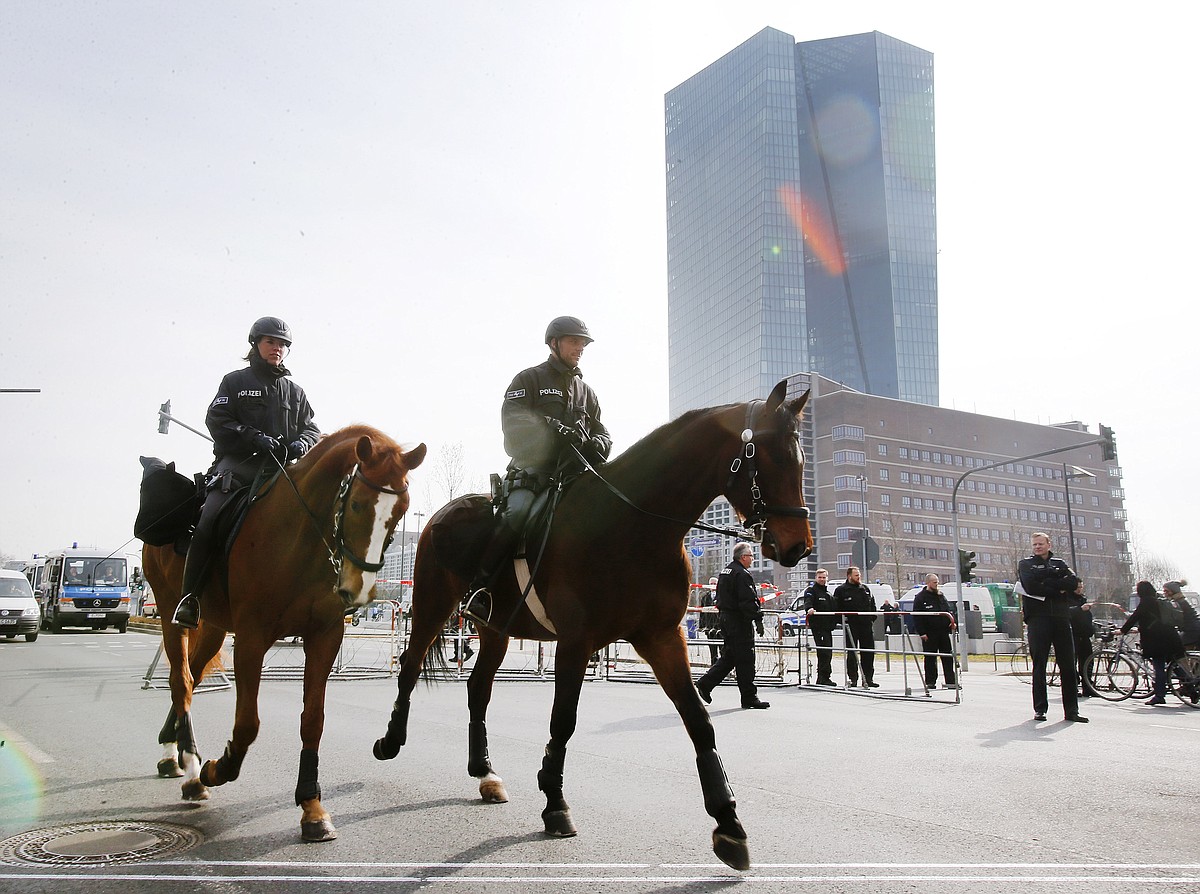 Police barricade European Central Bank ahead of protests | Chattanooga ...