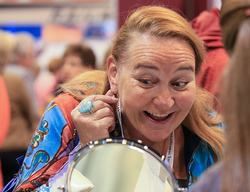 Warren Buffett to spend hours answering questions at meeting ...