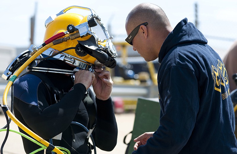 Navy divers to help raise confederate warship artifacts | Chattanooga ...