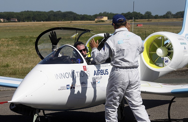 First electric planes fly over English Channel | Chattanooga Times Free ...