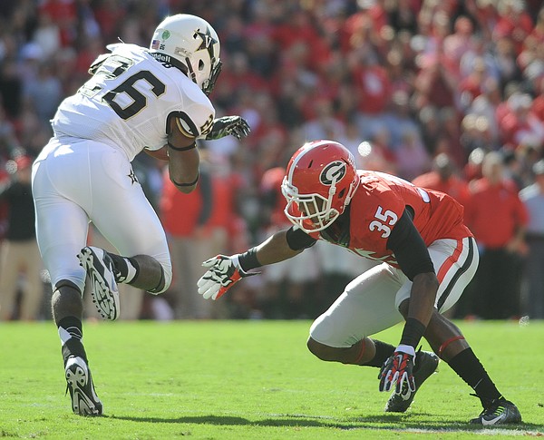 Georgia's Davis has momentum, scholarship entering sophomore season ...