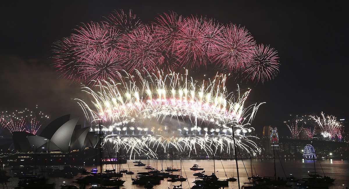 AP PHOTOS: Happy New Year! World celebrates 2106 | Chattanooga Times ...