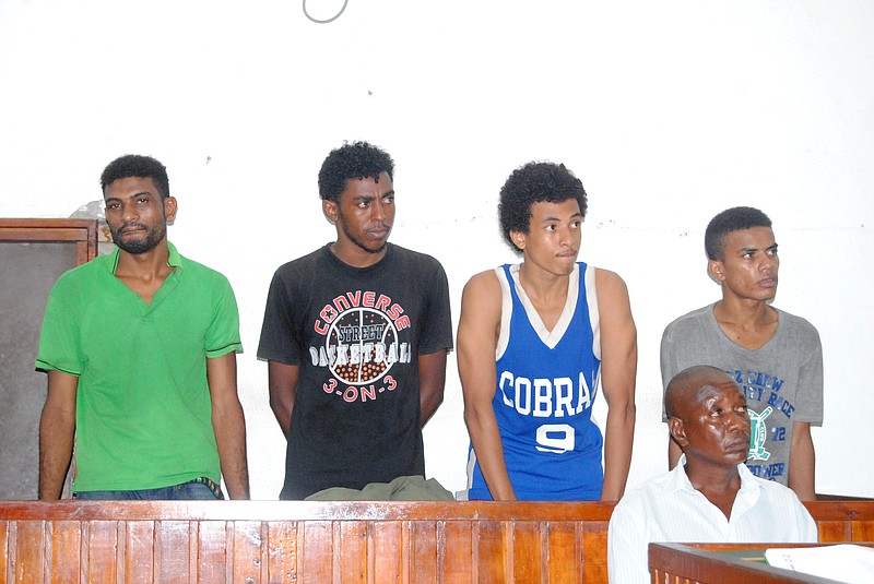 Kenya: Police arrest 4 men for trying to join Islamic State ...