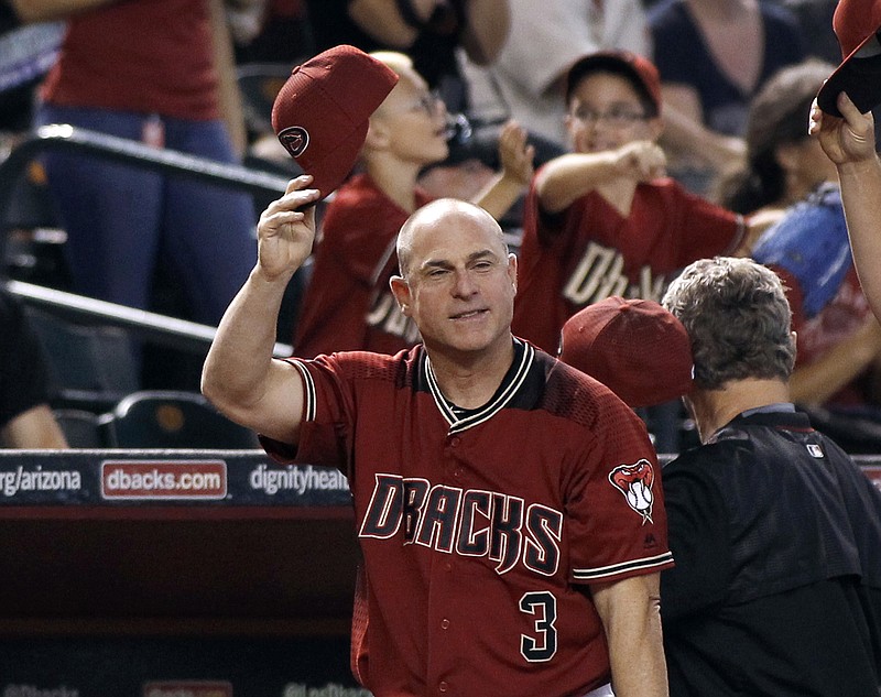 Diamondbacks fire Stewart, Hale after another losing season ...