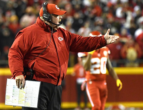 Chiefs' Johnson leaves game vs Raiders with Achilles injury ...