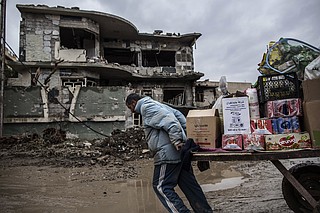 Rights group: IS in Mosul targets civilians as it retreats ...