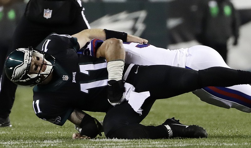 Carson Wentz leaves game with head injury | Chattanooga Times Free Press