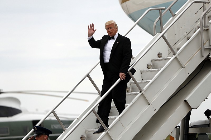 Protesters line up in NYC, hoping for chance to boo Trump | Chattanooga ...