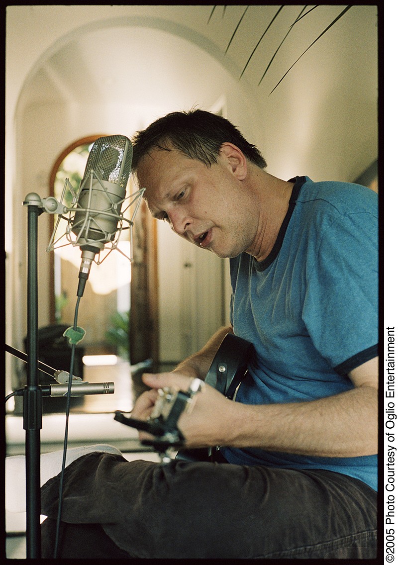 Country singer-songwriter Roger Alan Wade performs at Puckett's ...