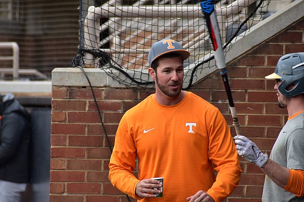 Former MLB catcher J.P. Arencibia returns to Tennessee to complete ...
