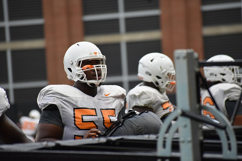Tennessee loses starting offensive lineman to ACL injury | Chattanooga ...