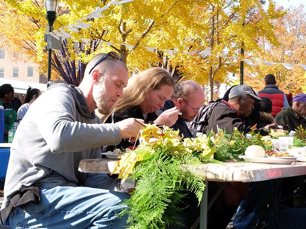 Chattanoogans gather for fifth annual community-wide Thanksgiving ...