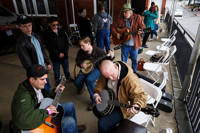 Off the Couch: Fiddlers Convention, Winter Jam get the music started ...