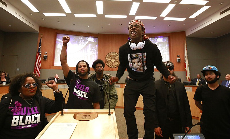 2 Sacramento cops who shot Stephon Clark won't face charges ...