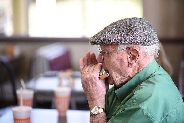 Harmonicist, age 90, plays music at Alabama restaurant to make the ...