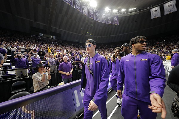 Geaux big or geaux home: LSU football team's championship parade draws ...