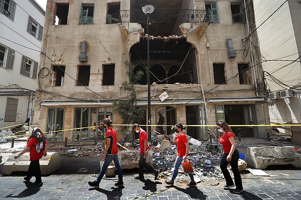Abandoned by state after explosion, Lebanese help each other ...
