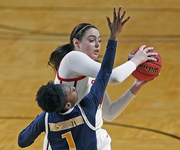 Georgia women start slow, Staiti finishes strong to advance ...