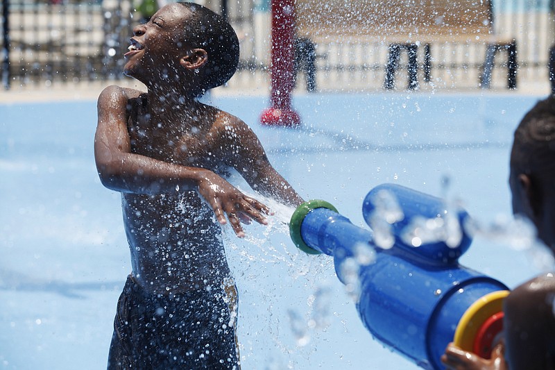 Chattanooga Mayor Tim Kelly approves reopening of local pool, splash ...