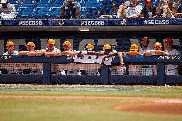 Tennessee celebrates, then loses to Alabama at SEC baseball tournament ...