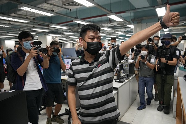 Hong Kong police charge 4 journalists with collusion | Chattanooga ...