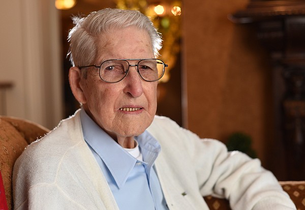 Collegedale WWII veteran Raymond Chambers remembers the faces of war ...