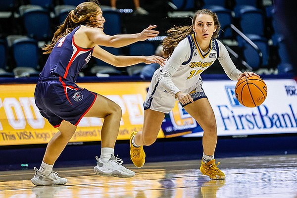 UTC point guard Dena Jarrells adds energy, experience to lineup ...