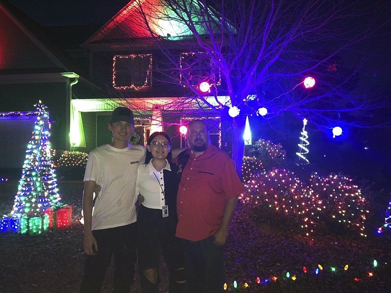 Alabama father and his kids create Christmas light show | Chattanooga ...