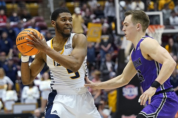 UTC's Darius Banks happily traded points for wins after joining Mocs ...